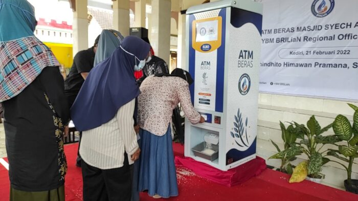 Takmir Masjid di Kediri Salurkan Bantuan Beras Lewat ATM - FaktualNews.co