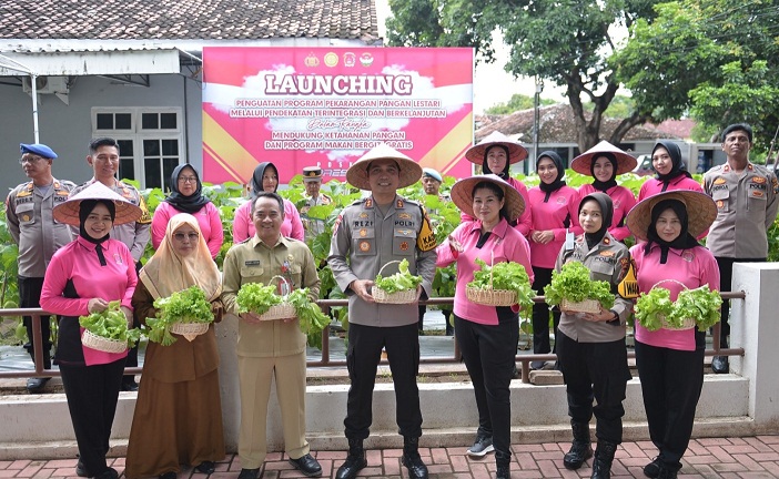Polres Situbondo dan Bhayangkari Luncurkan Program Pekarangan Pangan Lestari - FaktualNews.co