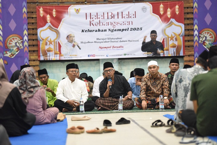 Gus Qowim Hadiri Halal Bihalal Kebangsaan Kelurahan Ngampel Kota Kediri - FaktualNews.co