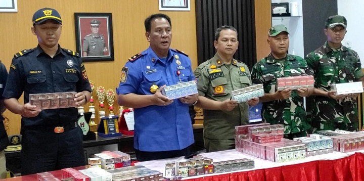 Satpol PP Kabupaten Kediri Sita 556 Bungkus Rokok Ilegal - FaktualNews.co