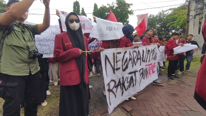 IMM Lamongan Demo Dinsos, Penonaktifan BPJS Dinilai Abaikan Hak Hidup ...